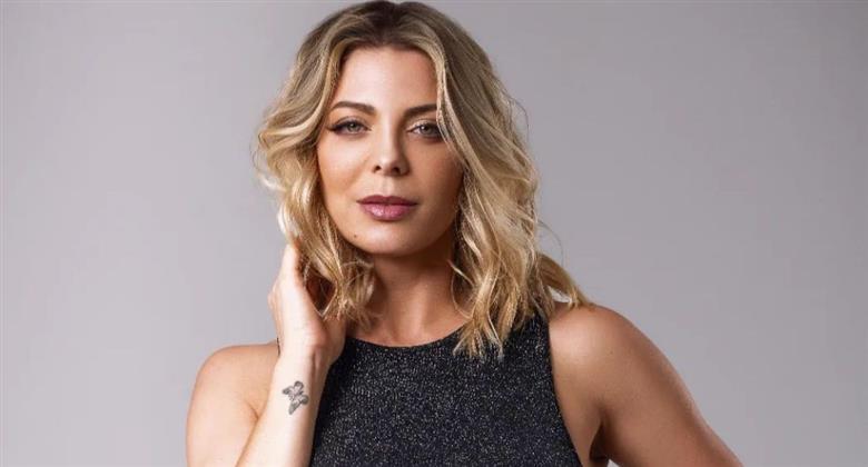 Loira do Tchan: Sheila Mello impressiona fãs com corpo sarado RedeTV!