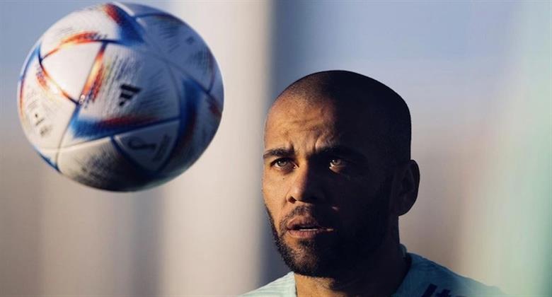 Nova carreira? Daniel Alves aparece cantando música gospel após deixar ...