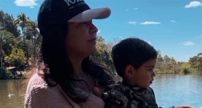 Em meio à batalha na Justiça, Dona Ruth leva neto para viagem de férias ...