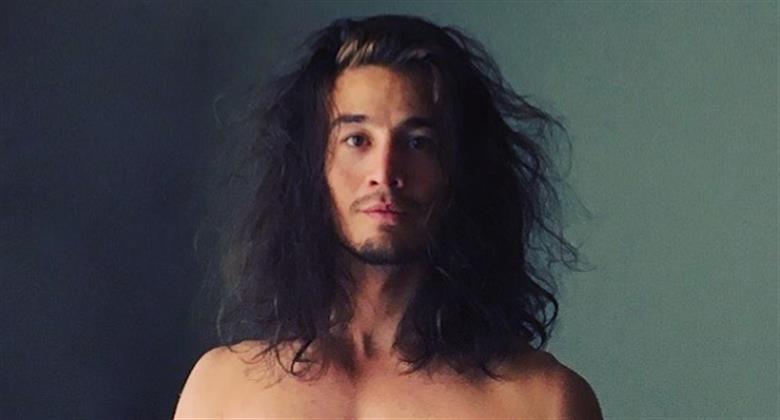 Tiago Iorc posa descabelado e fã brinca: "Que homem das cavernas lindo ...
