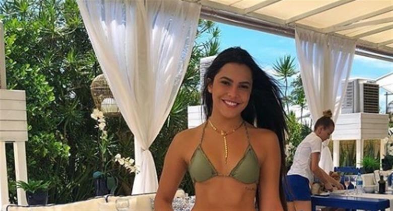 Emilly Araújo Posa Sorridente De Biquíni E Ganha Elogio Inusitado Redetv