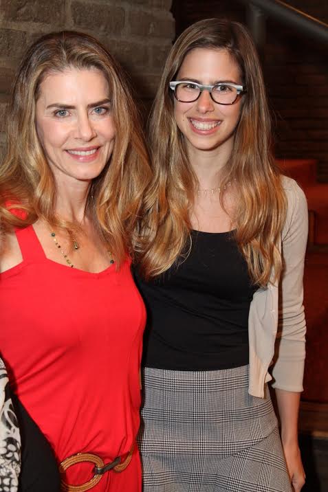 Filha de Maitê Proença vai à peça da mãe e mostra semelhança RedeTV!